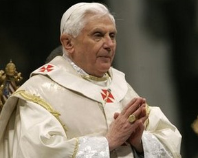 Pope fractures wrist, undergoes successful surgery