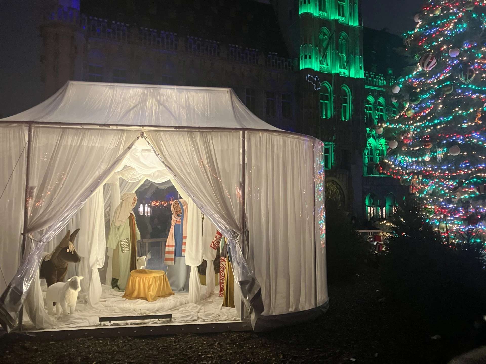 Faceless Nativity scene in Brussels Grand Place sparks international ...