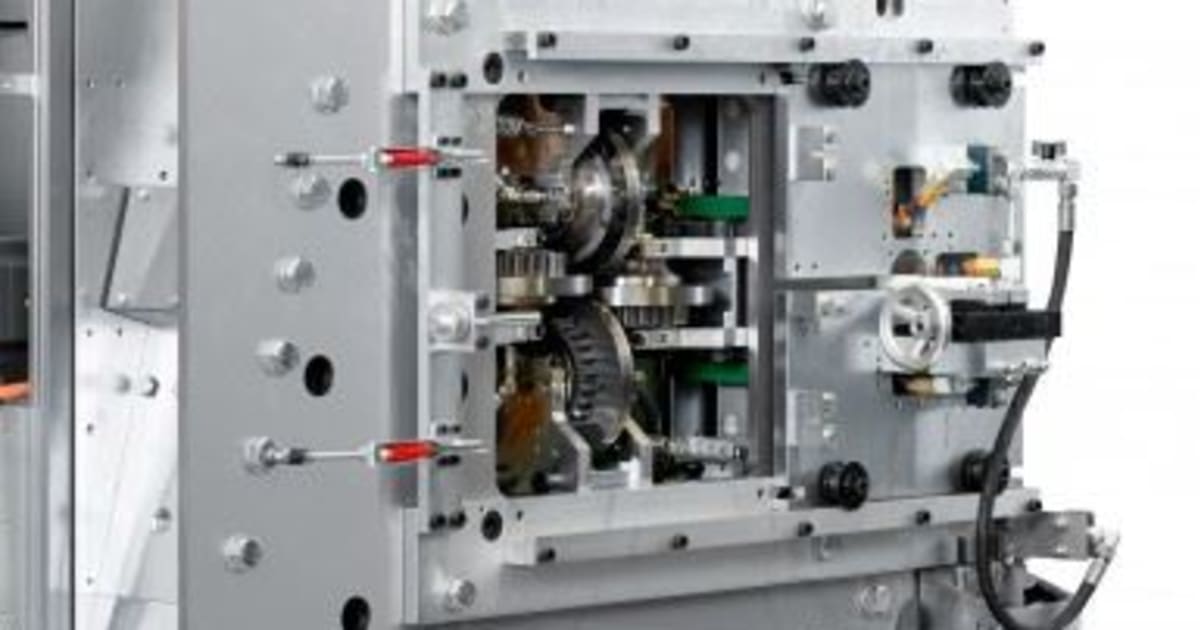 Universal profile rolling mill for rectangular or square cross section ...