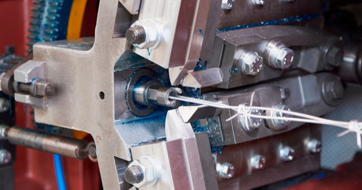 Machines for galvanized and plastic coated barbed wire | expometals