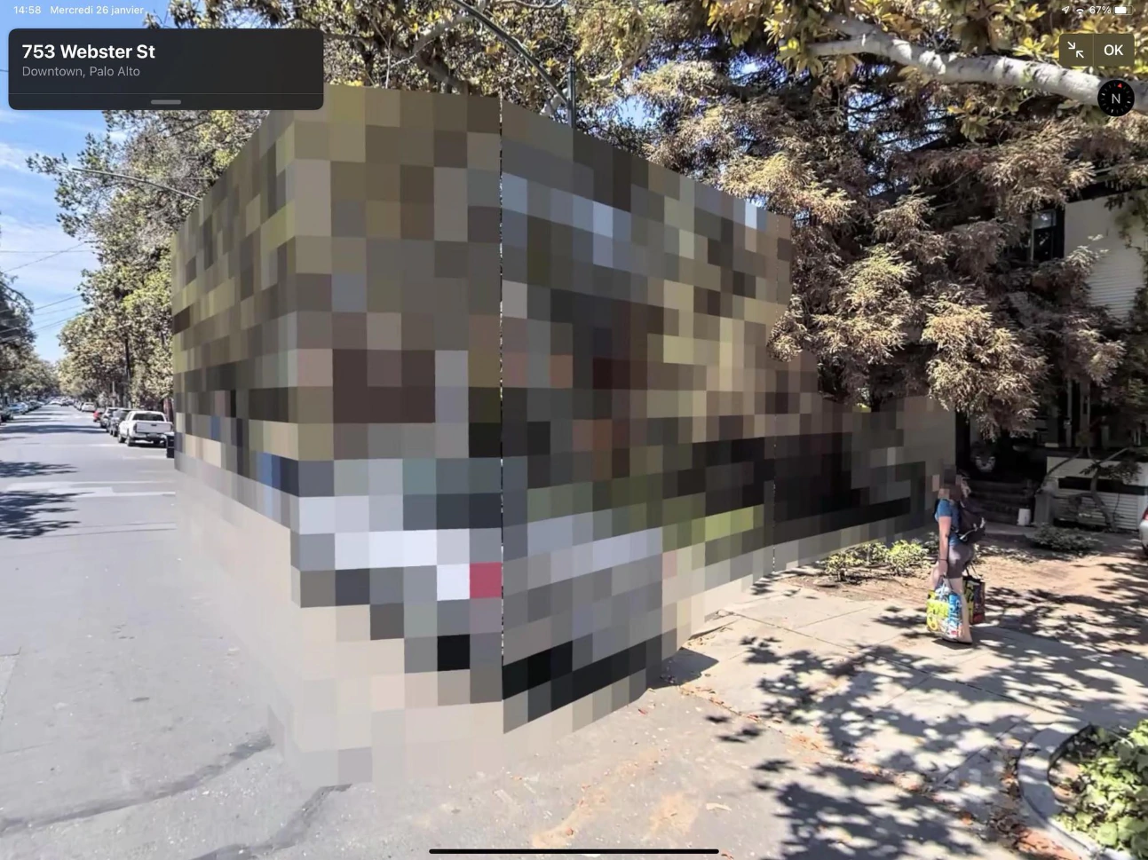 Apple's CEO Tim Cook Stalked By A Woman Who Claimed To Be His Wife | Eyerys