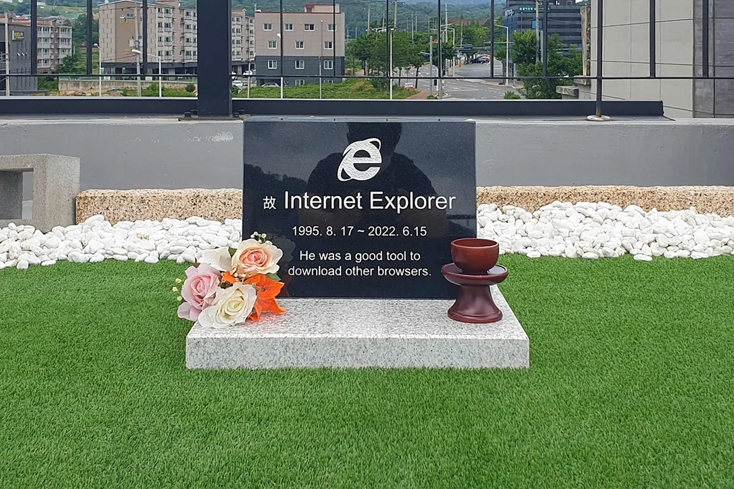 26 Years Later, The Death Of Internet Explorer, The End Of An Era | Eyerys