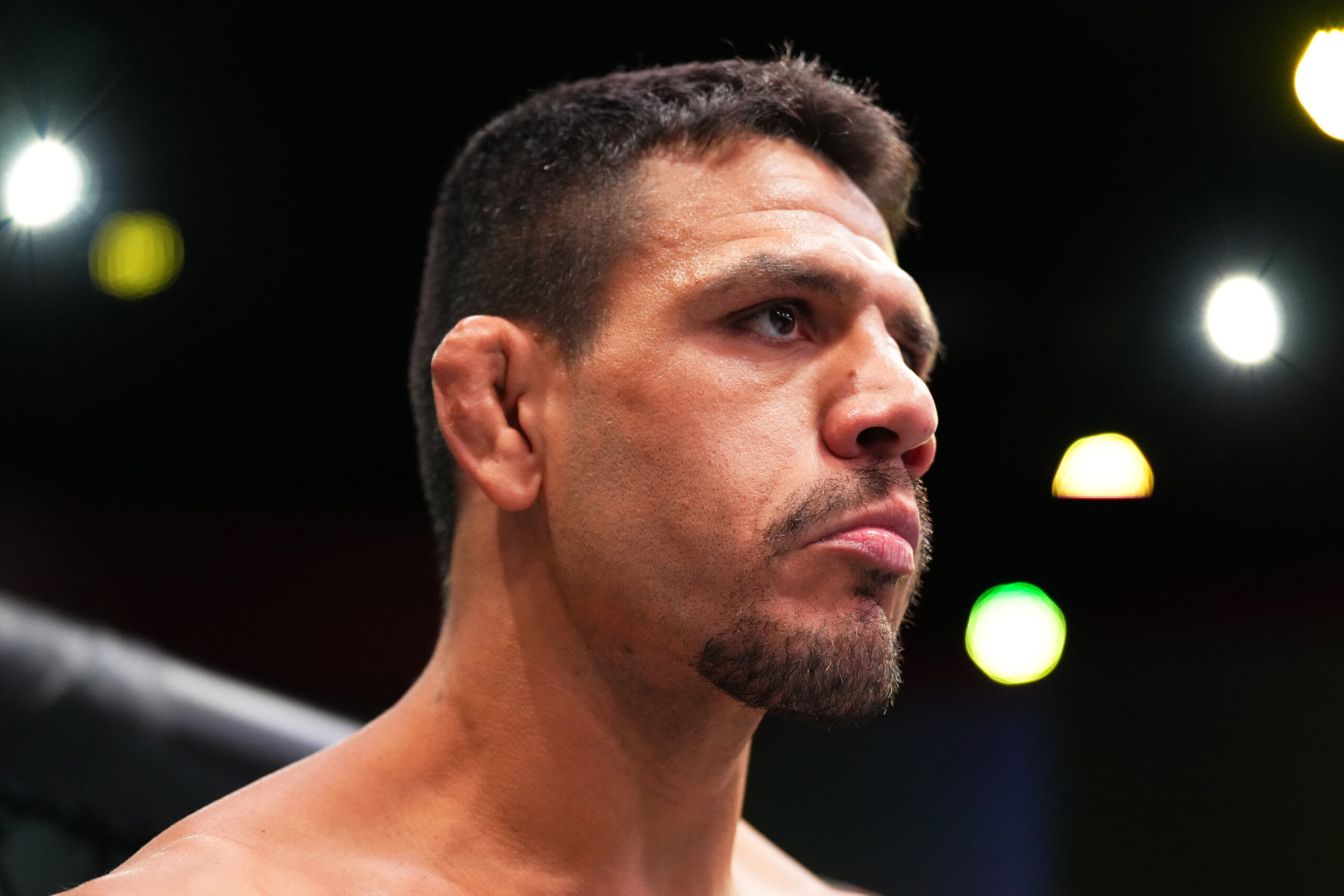 The Mma Daily Rafael Dos Anjos Back To Welterweight For Bryan Barberena