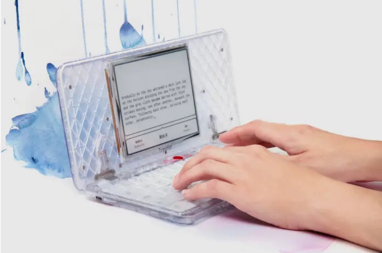 Very Goods | This portable E Ink typewriter reveals its guts to spirit ...