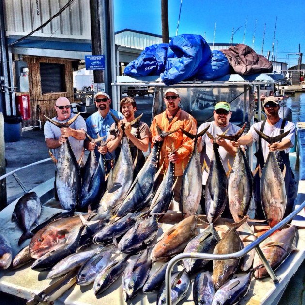 Fish with Fish Commander Offshore Fishing Charters | Fin & Field