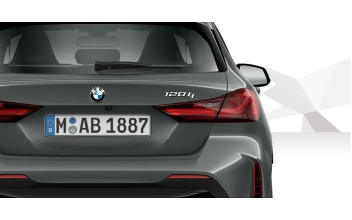 Neu BMW 1er Serie 2023 in Skyscraper Grau metallic ab 779€