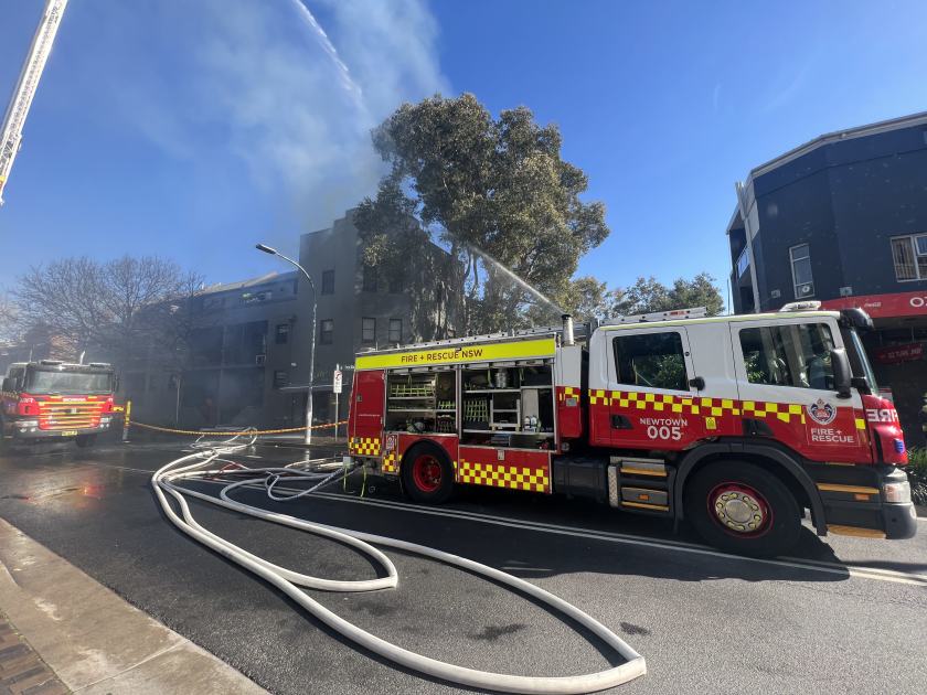 Fire and Rescue NSW crews battle major inner-city building fire - VIDEO ...