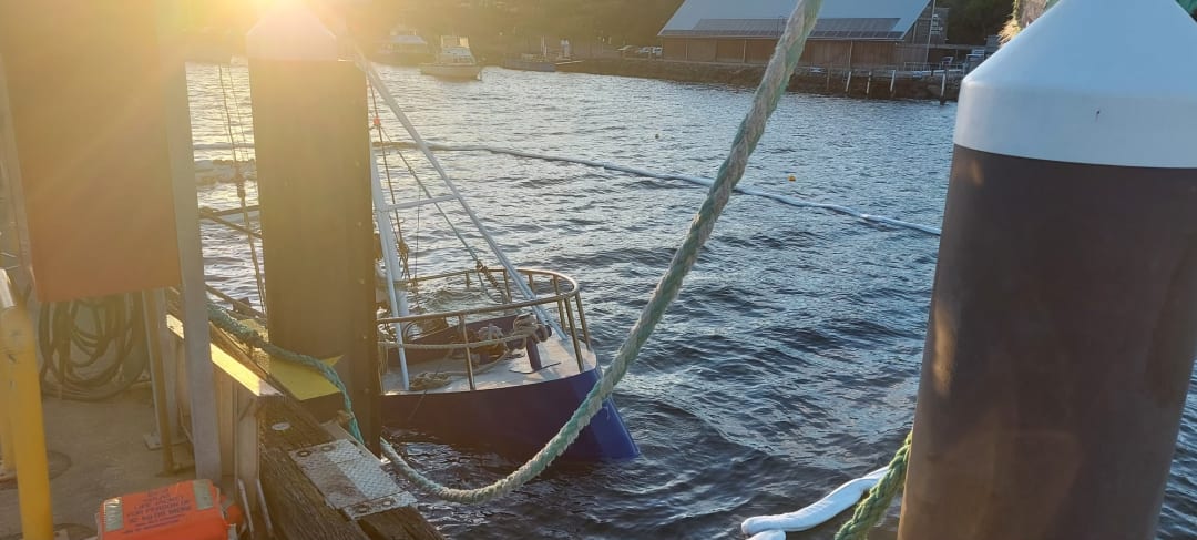 Fishing Trawler Sinks - Eden - Fire and Rescue NSW