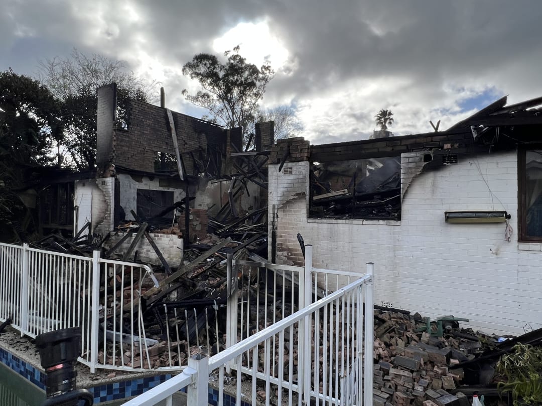 FRNSW investigates cause of major fire - VIDEO - St Ives - Fire and ...