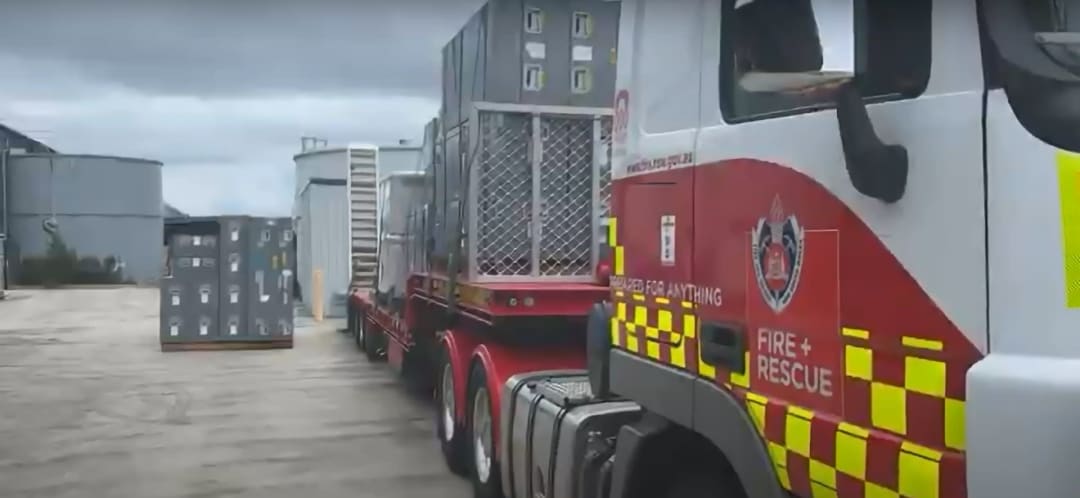 Convoy of Fire and Rescue NSW logistics trucks heads to northern flood-zones - VIDEO - Orchard ...