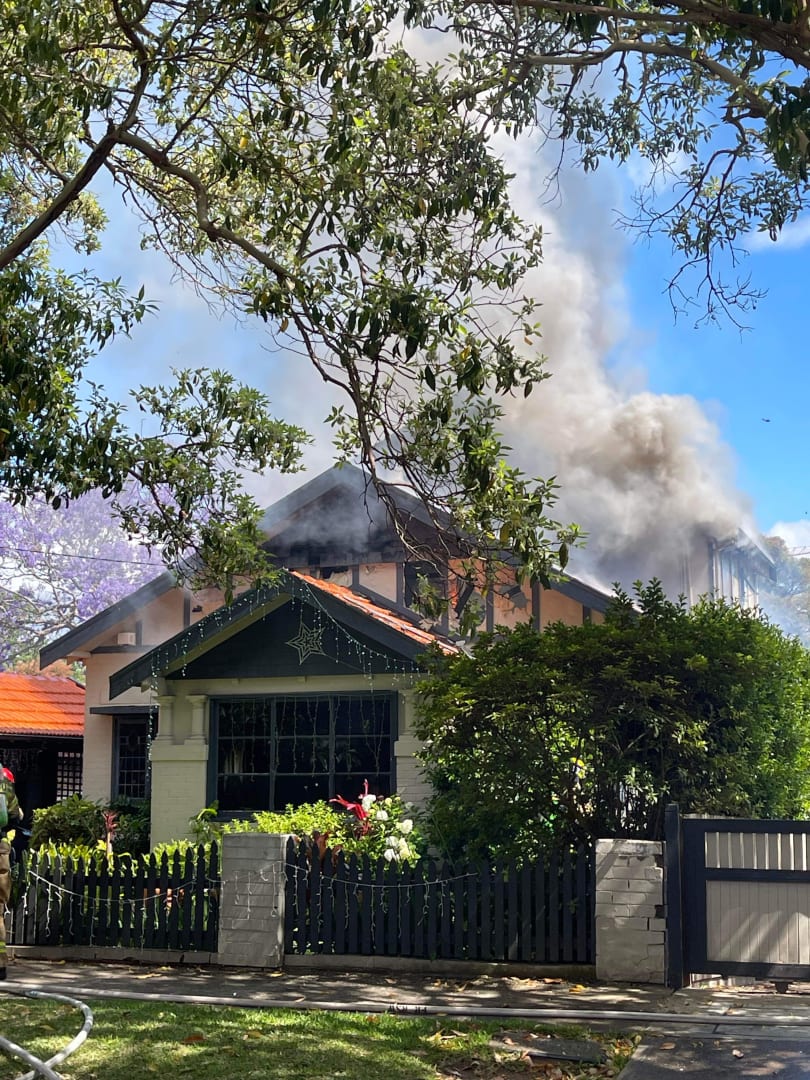 Firefighter injured in major house fire - Willoughby - Fire and Rescue NSW