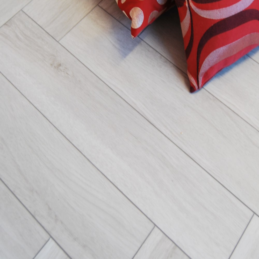 Valore Luxury Vinyl Light Grey Oak 125mm x 4/0.5mm Herringbone LVT Flooring