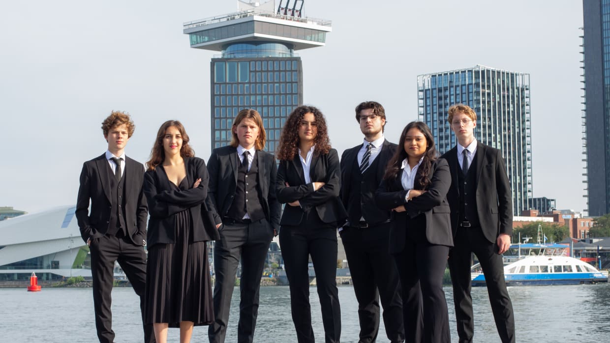 Here’s how to create the best board member photo: “Look at regent and ...