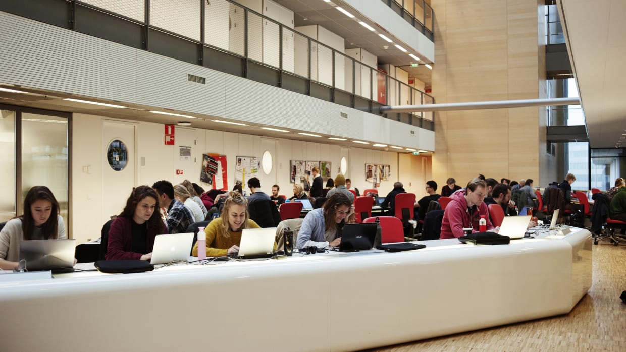 Lower enrollment, but number of UvA students increases again - Folia