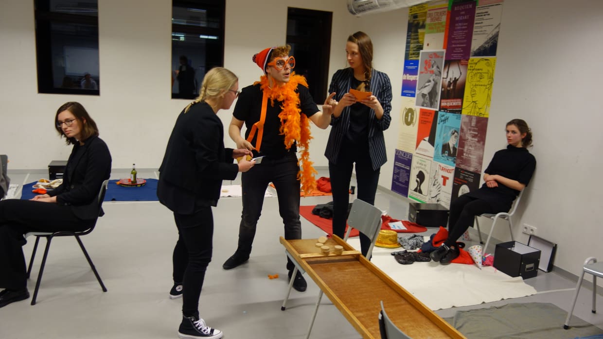 STA!-studenten spelen Code Oranje: ‘Ik ben niet supertrots op Nederland ...