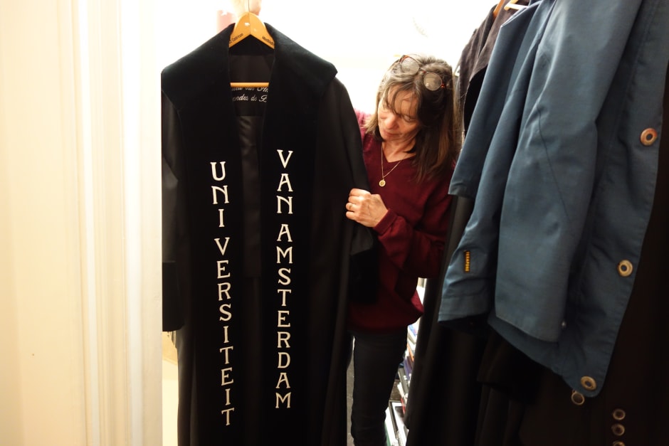 Waarom er nog steeds toga’s, scepters en Latijn aan te pas komen bij ...