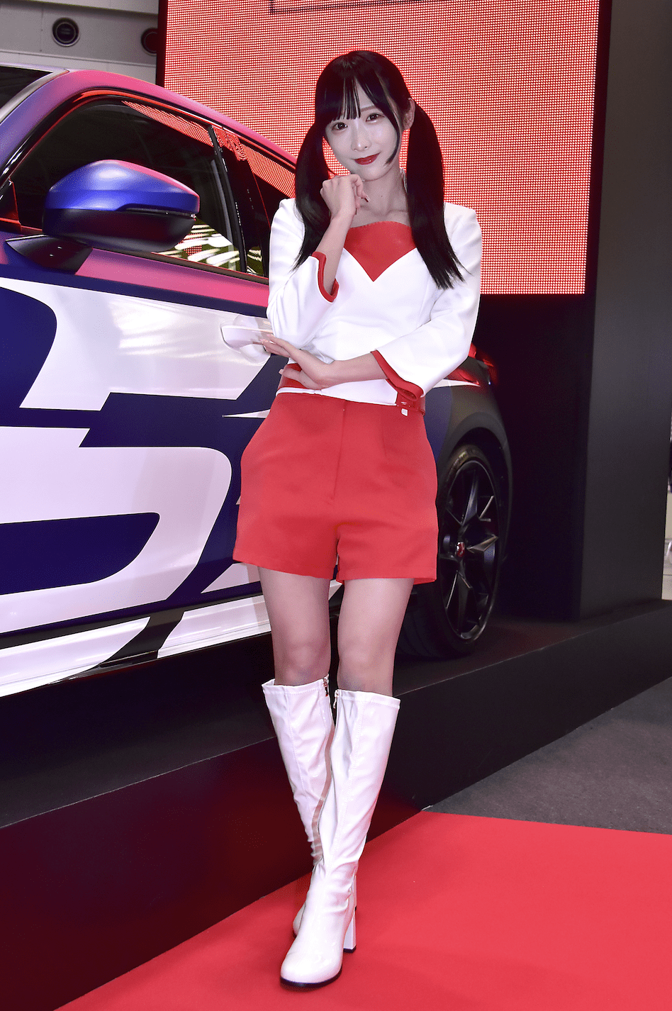 ミニスカートにタイトな衣装で…『ジャパンモビリティショー』を彩った「麗しきコンパニオンたち」（FRIDAYデジタル）｜dメニューニュース（NTTドコモ）