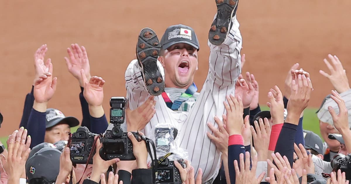 胴上げで両手をあげられなかったヌートバーがWBCで示した新たな「アメリカンドリーム」 | FRIDAYデジタル