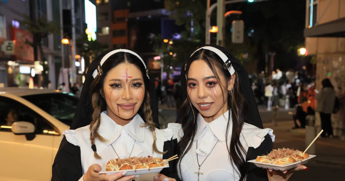 東京とは一味違うコスプレが…！ハロウィンで「大阪ミナミ」がド派手コスプレイヤーであふれた夜 | FRIDAYデジタル