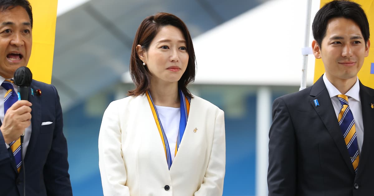 フォトギャラリー5枚目 元NHKアナ・牛田茉友 「立っているだけで華がある」が街頭演説でイマイチ目立たないのはなぜ？ | FRIDAYデジタル