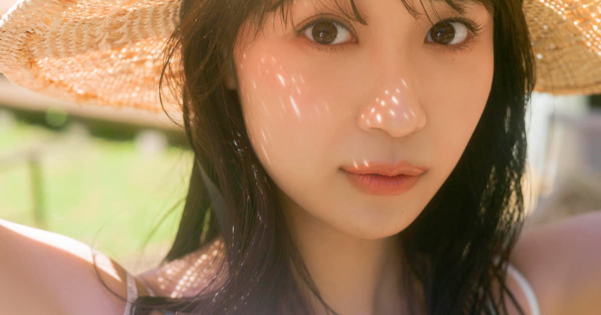 フォトギャラリー2枚目 SNSで話題沸騰中の大型新人・溝端葵「初めて黒ビキニを着て、自分自身に新しい発見があった」 | FRIDAYデジタル