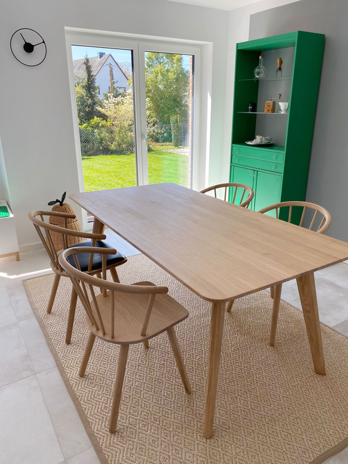 ET125: Filigraner Esstisch aus Massivholz von Frohraum