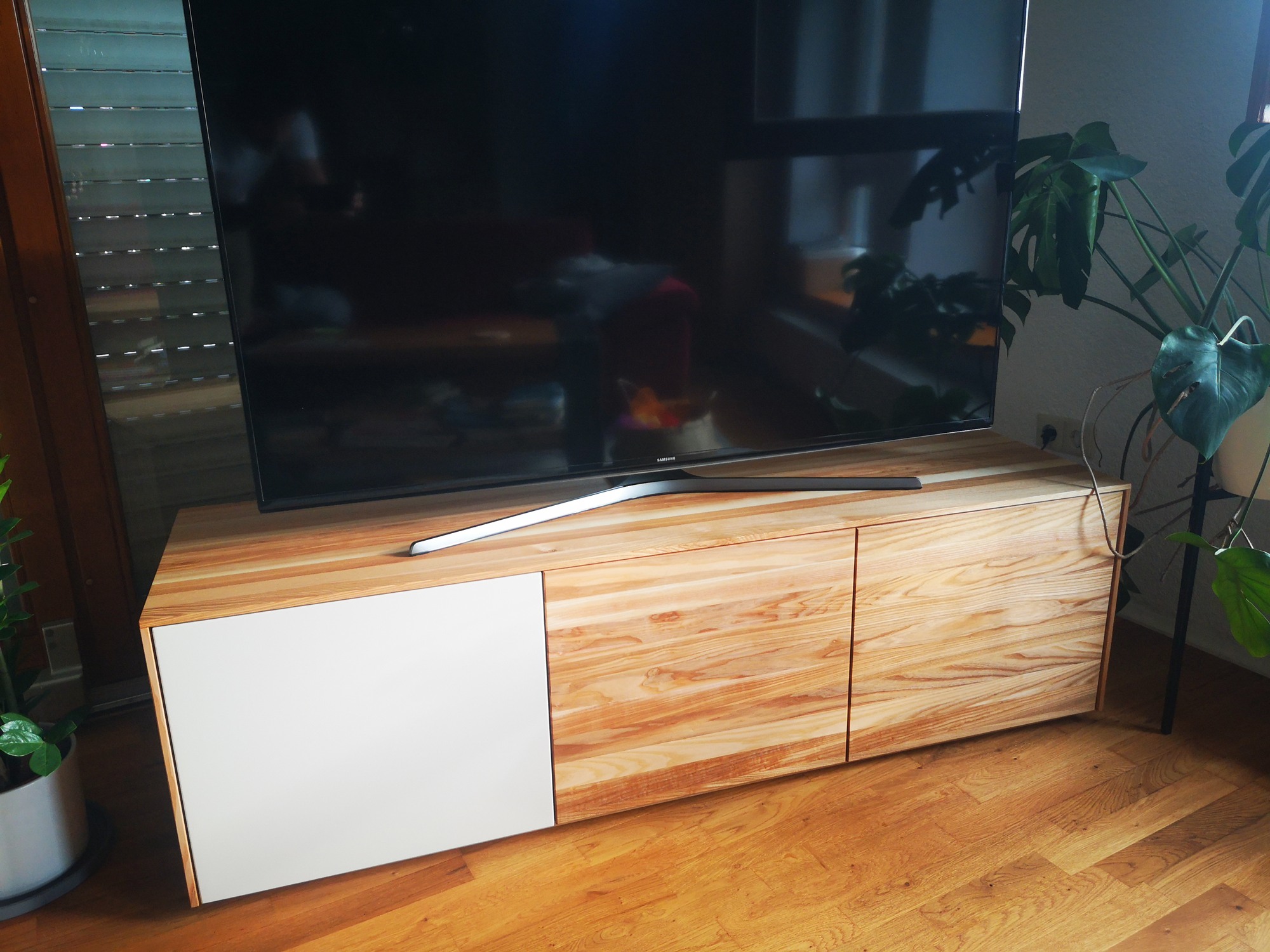 L502 Lowboard - aus Esche, online konfigurieren | Frohraum