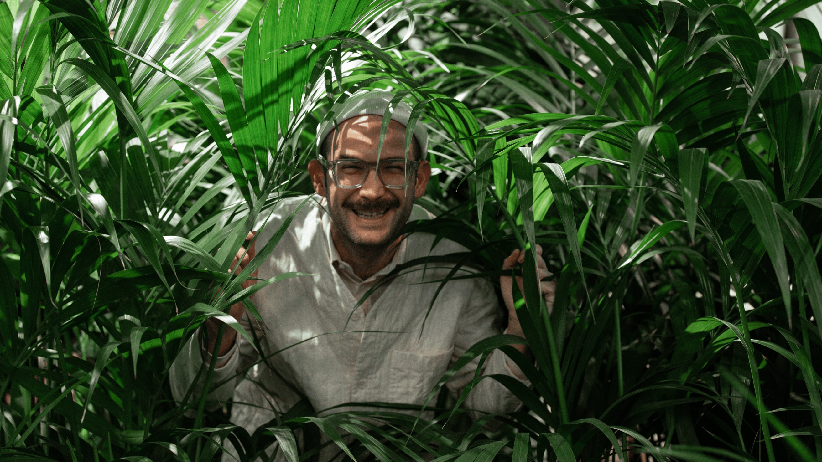 Pablo Little, el artista andaluz que transmite su amor a las plantas a ...