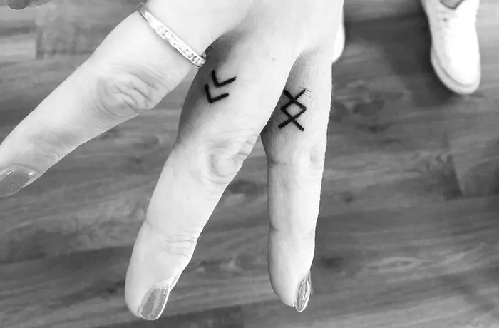 Finger Tattoo | TattooDesign