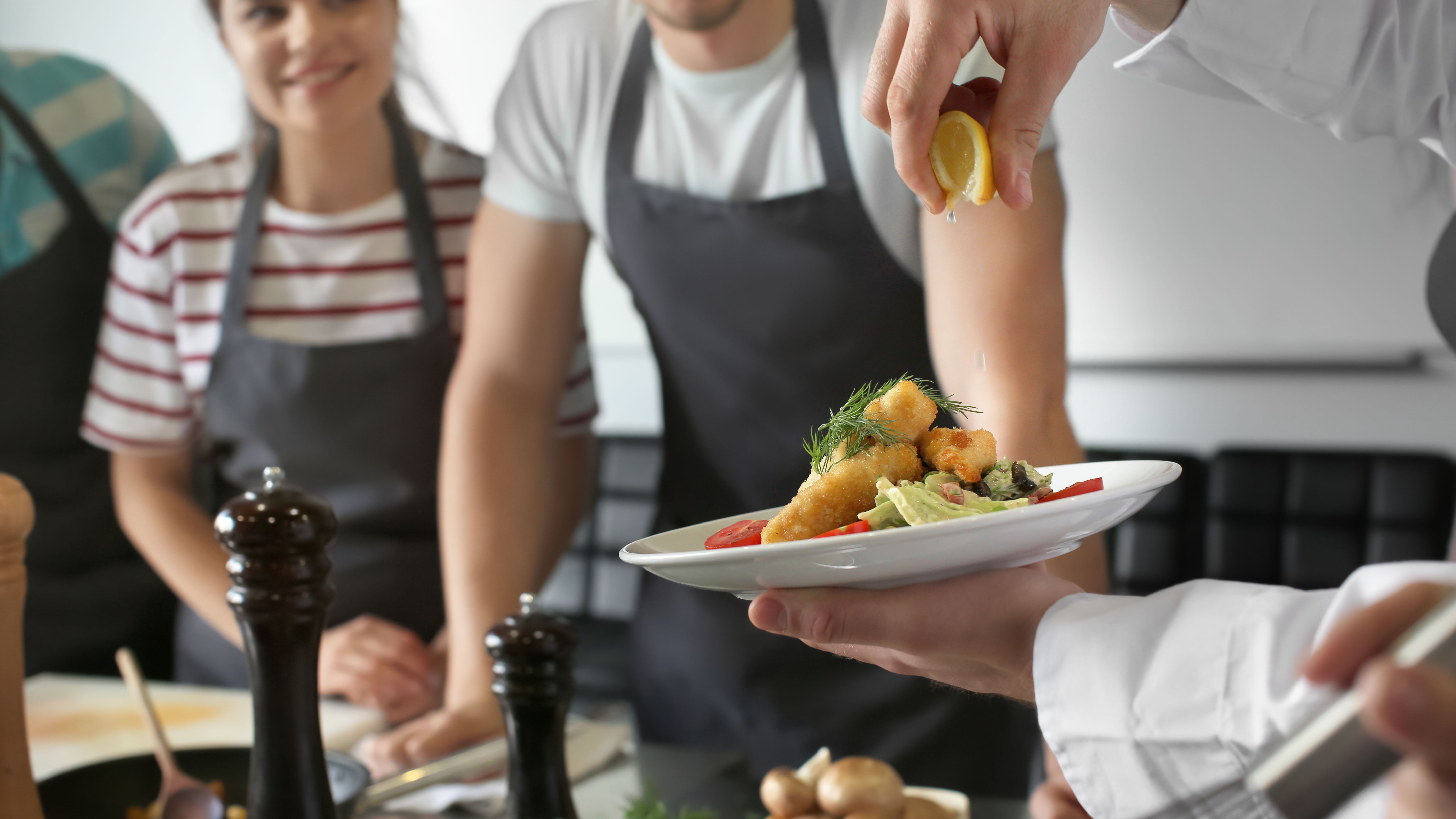 10 cours de cuisine pas chers à essayer à Paris - Blog Funbooker | Le ...