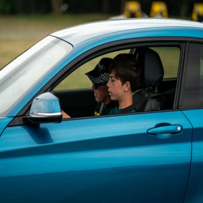 Experiencia de conducción para niños en un BMW M2 en Réau (77)