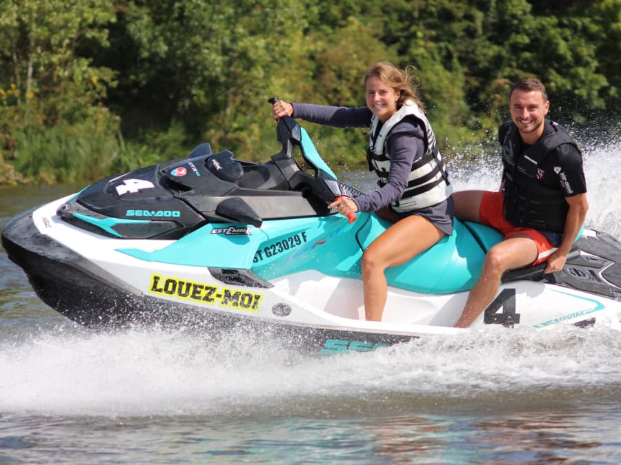 Jet-skiing at Jussy near Metz (57)