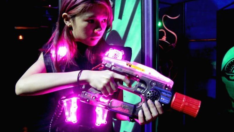 Quel âge pour jouer au laser game ? - Blog Funbooker | Le Funzine