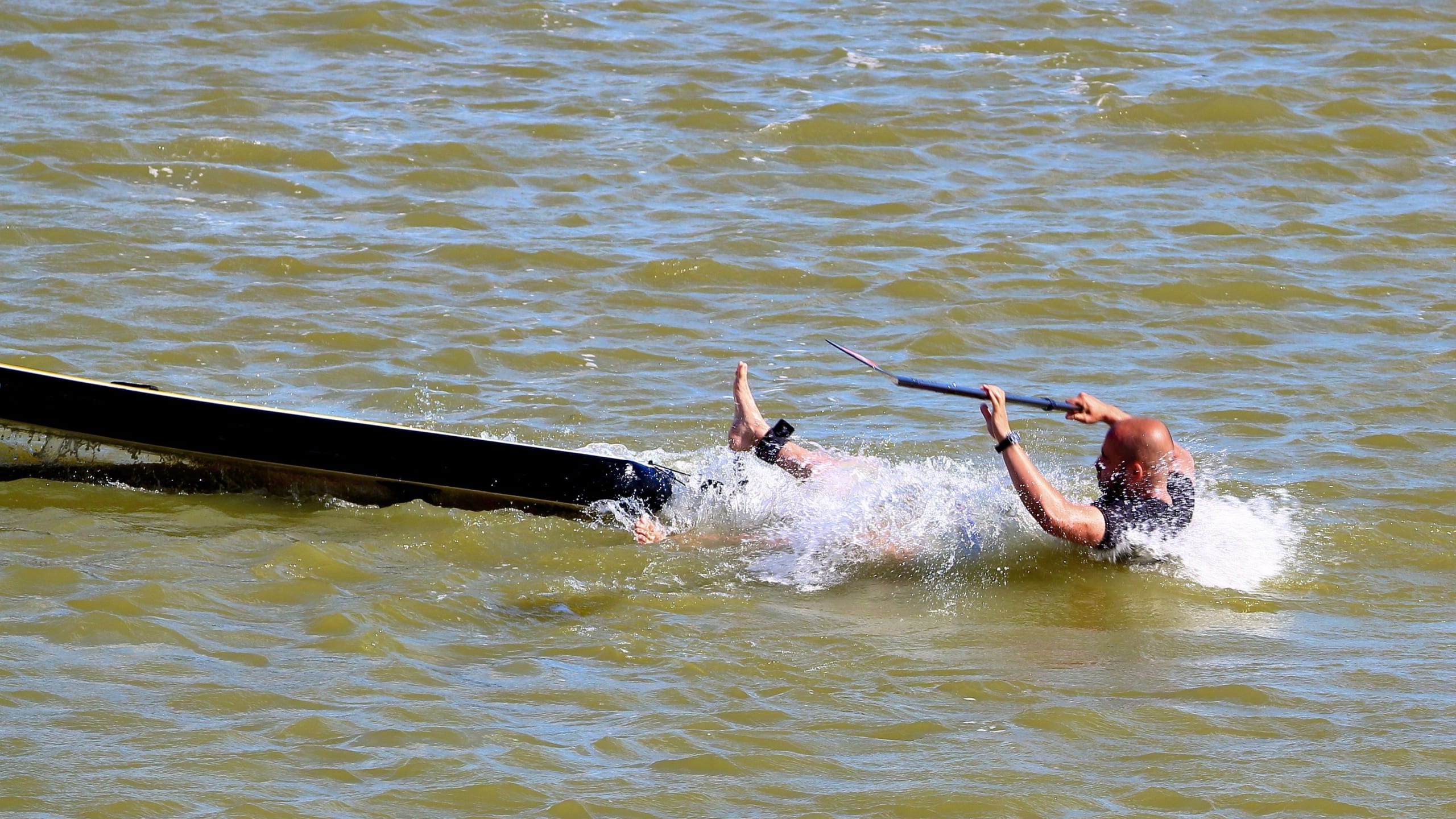 Comment remonter sur un Stand Up Paddle après une chute