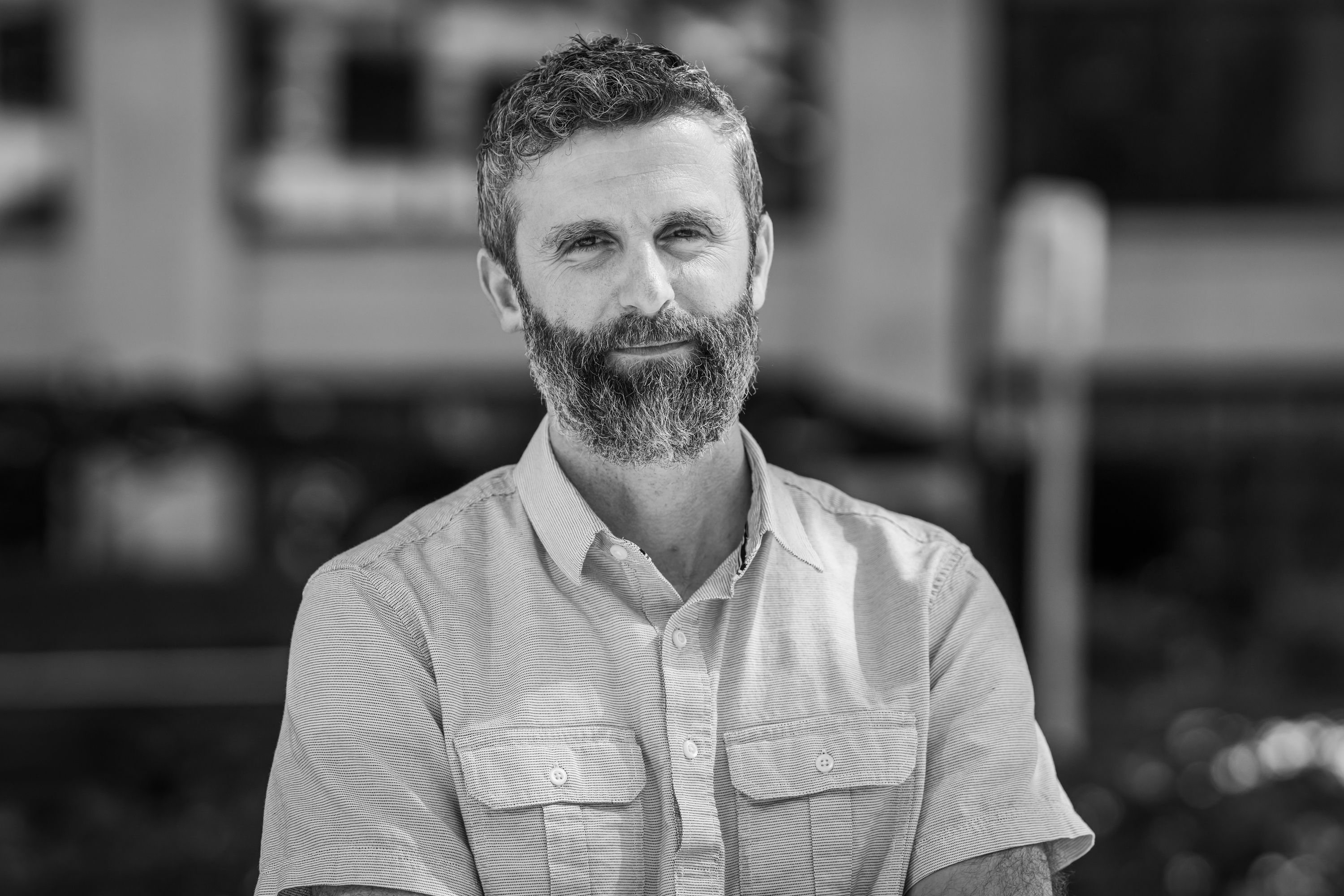 I Am Here | "Hay más"