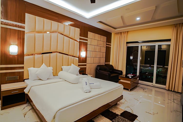 Best Sea View Hotels with swimming pool in Mandarmani