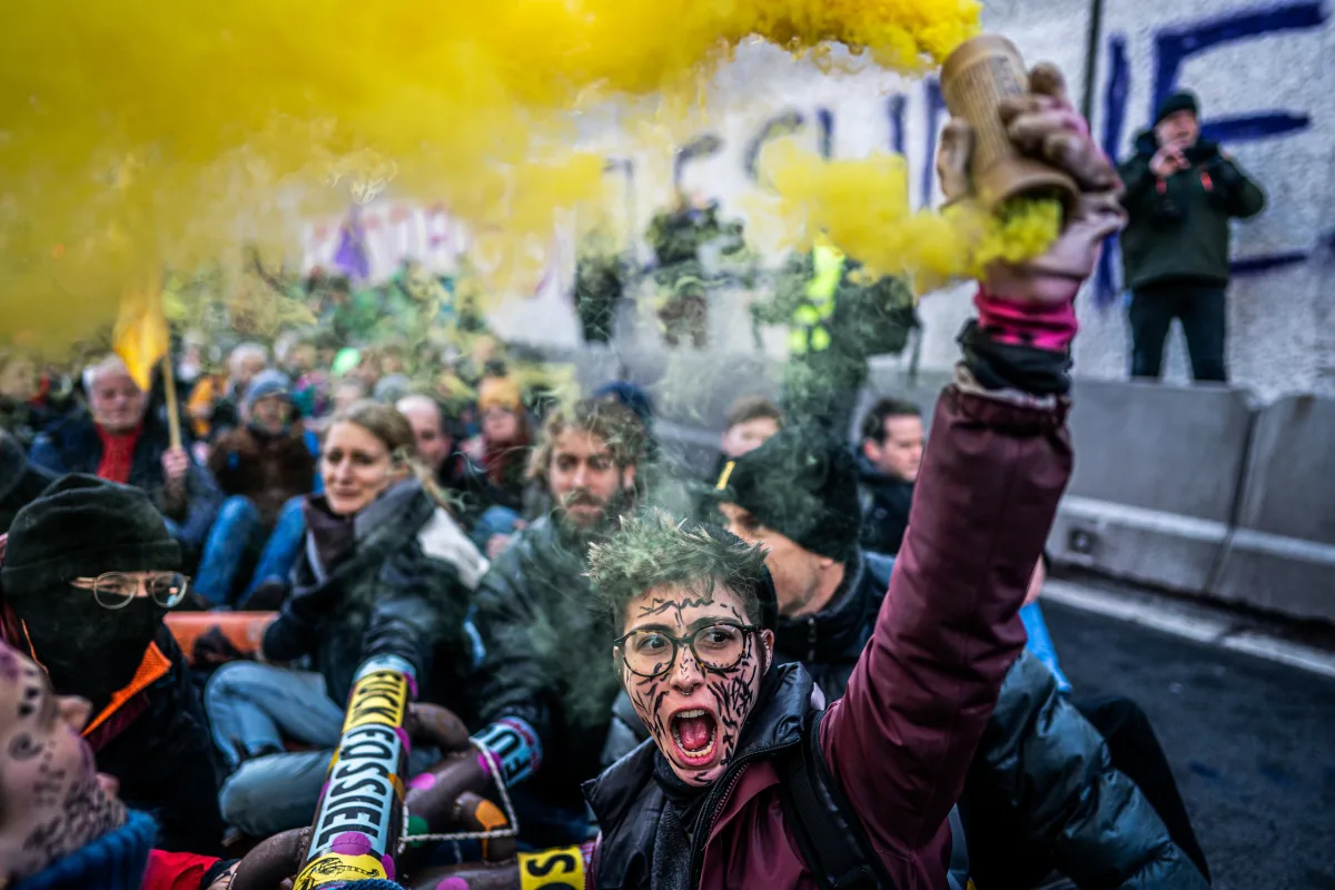 Extinction Rebellion dreigt met stinkbommen, FVD stelt Kamervragen ...