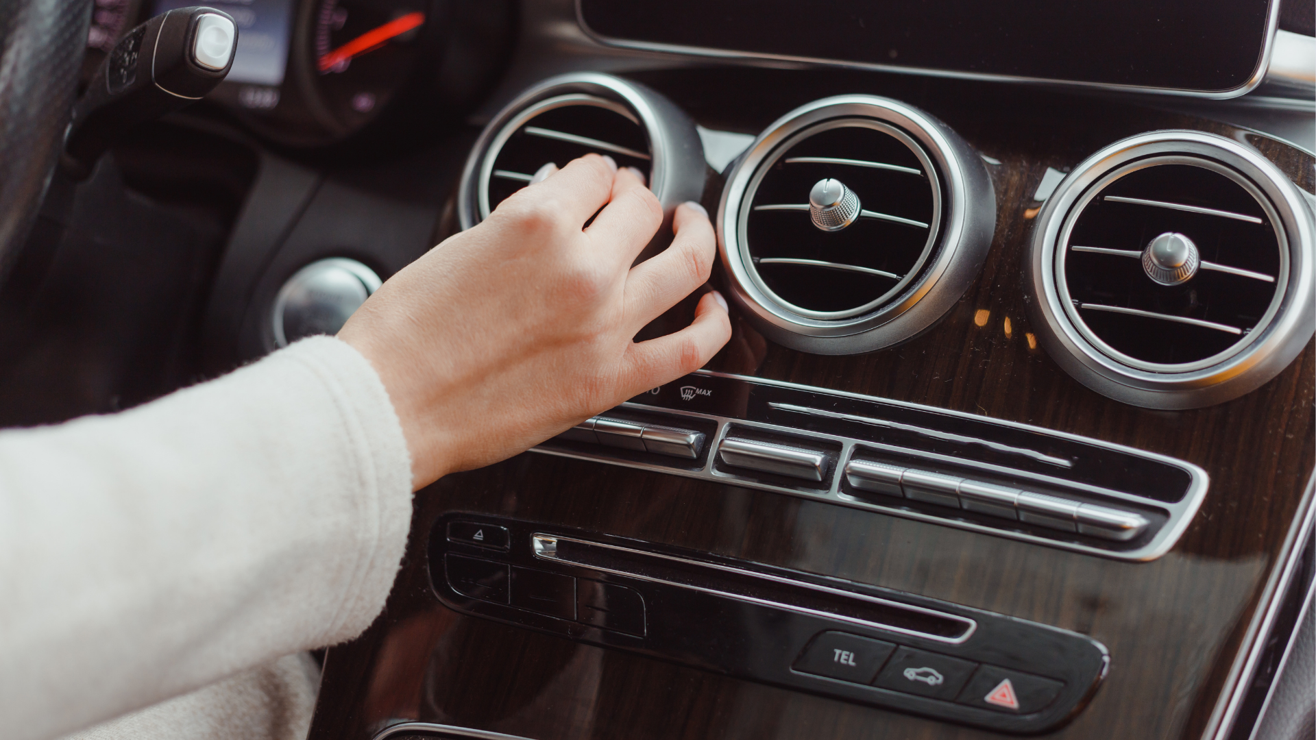 How to recharge vehicle air conditioning - Fixter