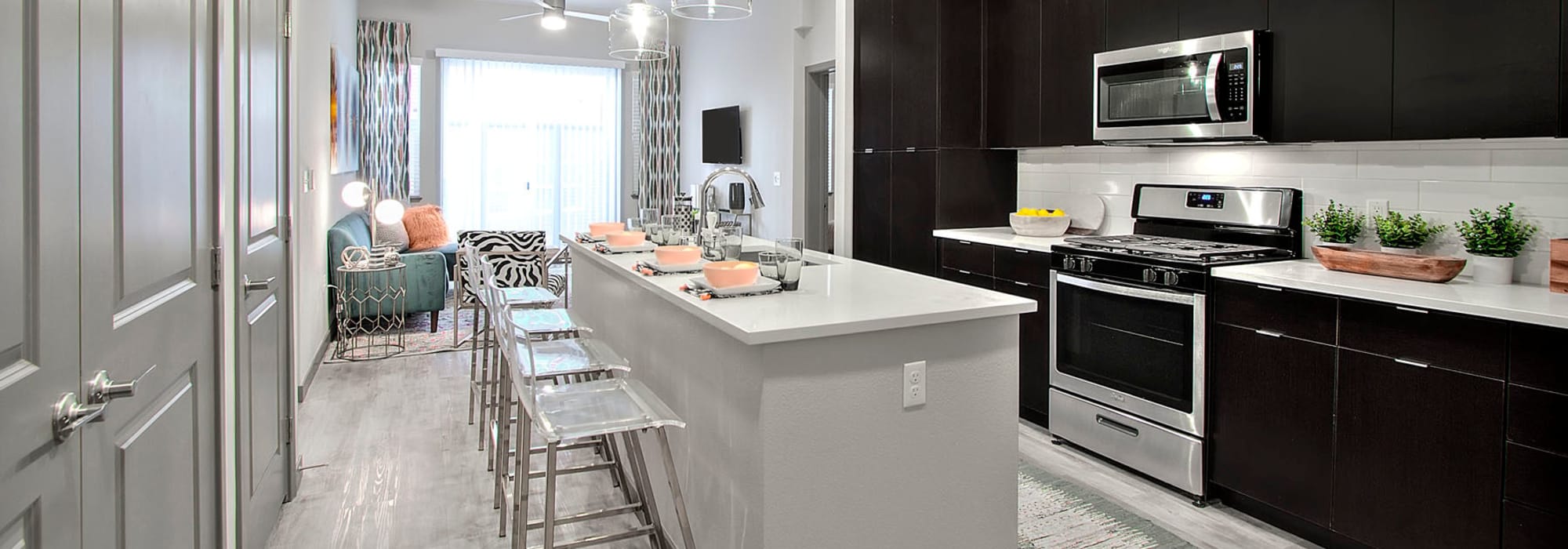 Jade Apartments: Luxury Apartments in Las Vegas, NV