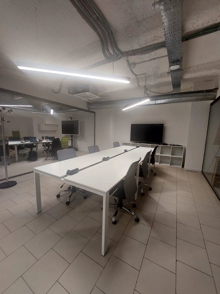 8 Person Meeting Room A380 at Wire Coworking | Gable