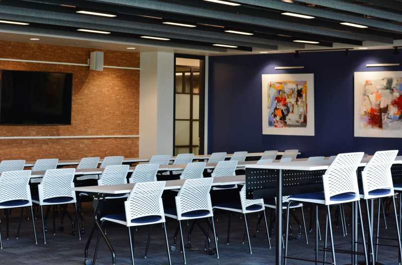 58 Person Ideation Meeting Room at Venture X Charlotte - The Refinery ...