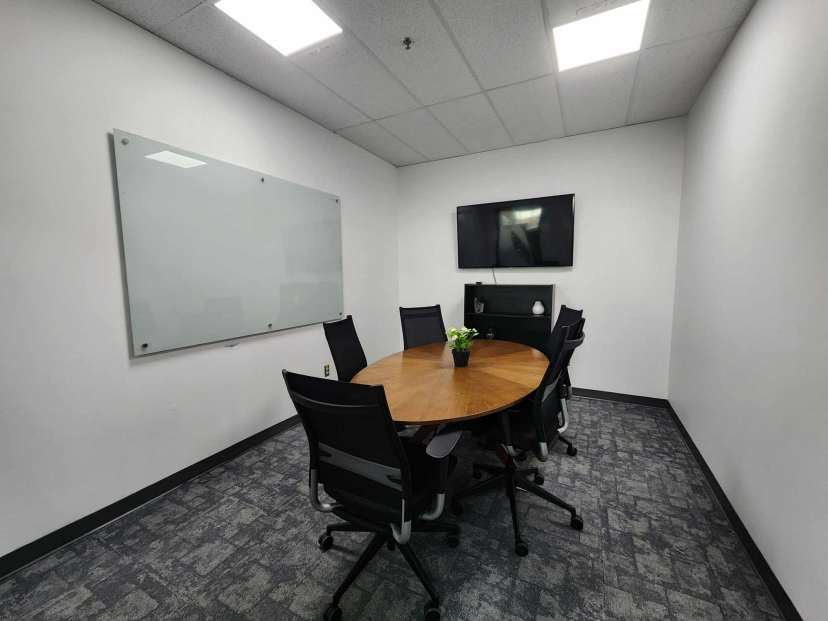The Huddle Meeting Room at TCC Canada - The Innovation Centre | Gable