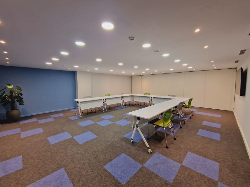 Meeting Room – Newton (Salle de Réunion – Demi Univers) at Melliber ...