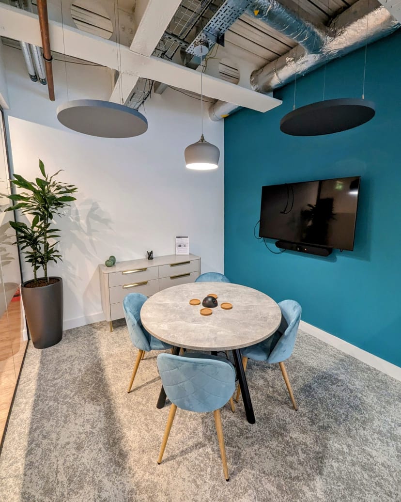 Small Meeting Room (4 seats) at Cubo Edinburgh | Gable