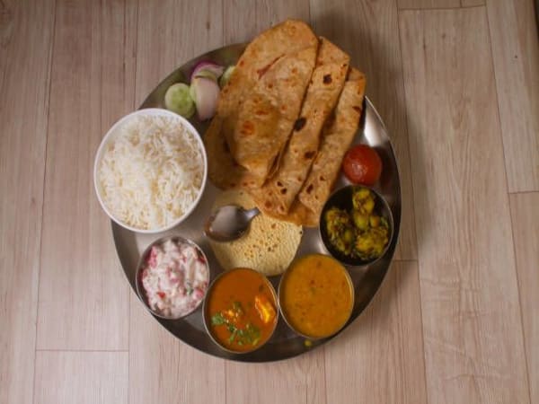 Order Paratha Thali (Aloo / Paneer / Gobi) Online - Tandoori Hub