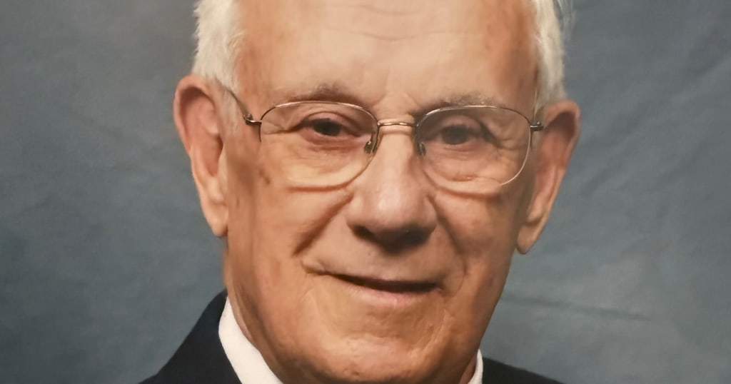 Rev. Kenneth R. Dixon Obituary (1936 - 2025) - New Bern, North Carolina