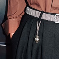 シルバーのシンプルなデザインから、ゴールドにダイヤモンドが シルバーのシンプルなデザインから、ゴールドにダイヤモンドが