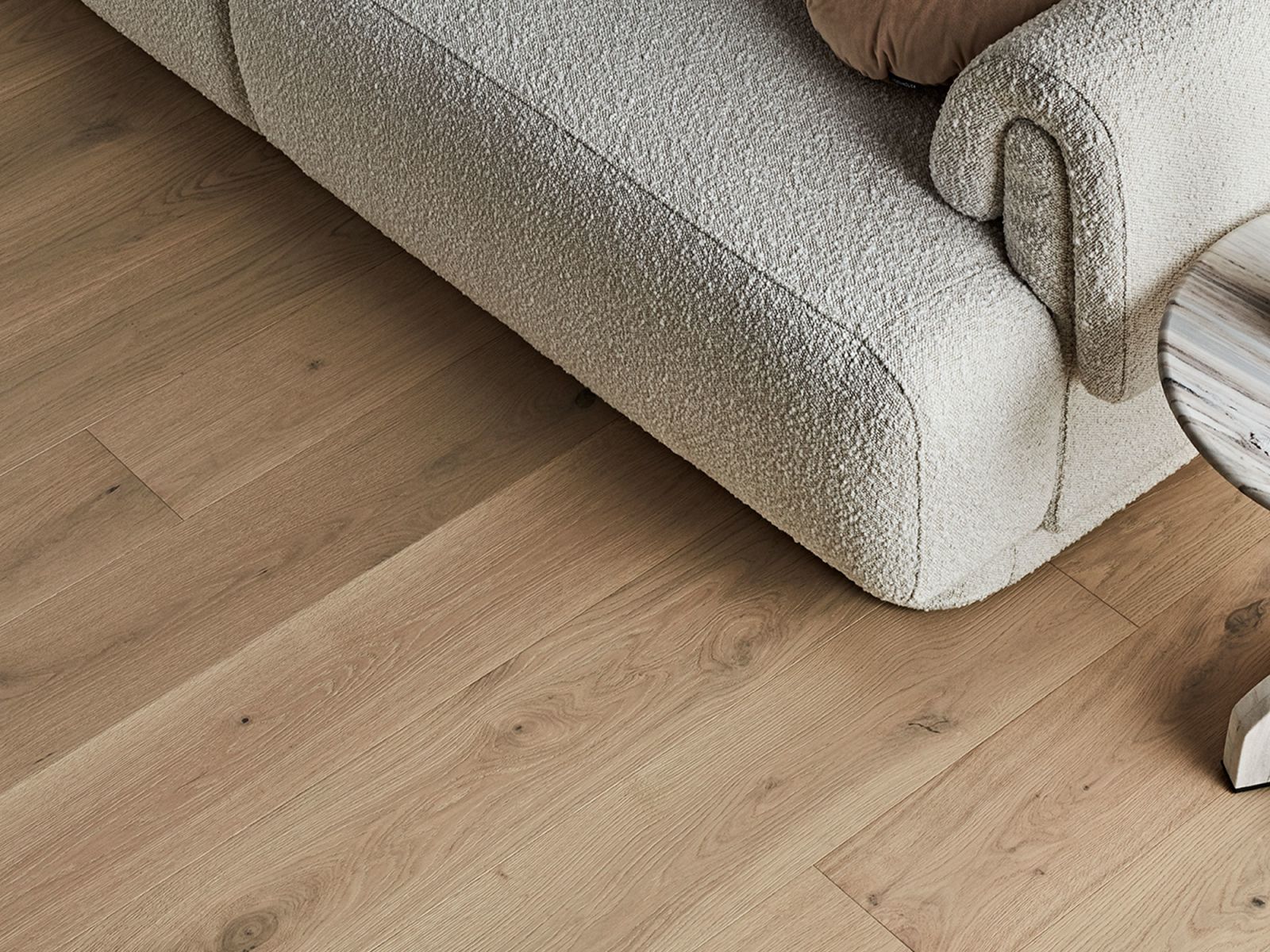 Micro Bevel Edge highlight logo