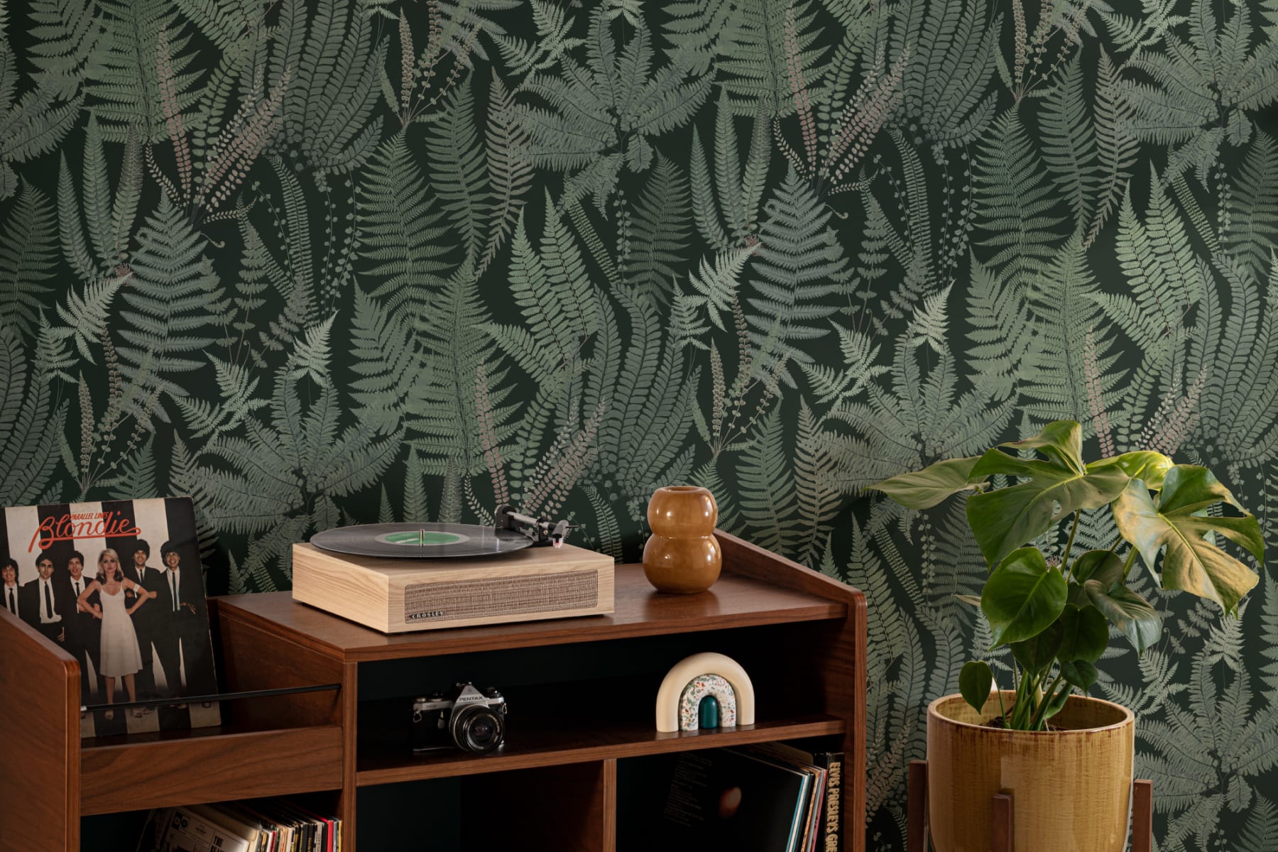 Dark Green Vintage Fern Illustrations Pattern Wallpaper - Hovia
