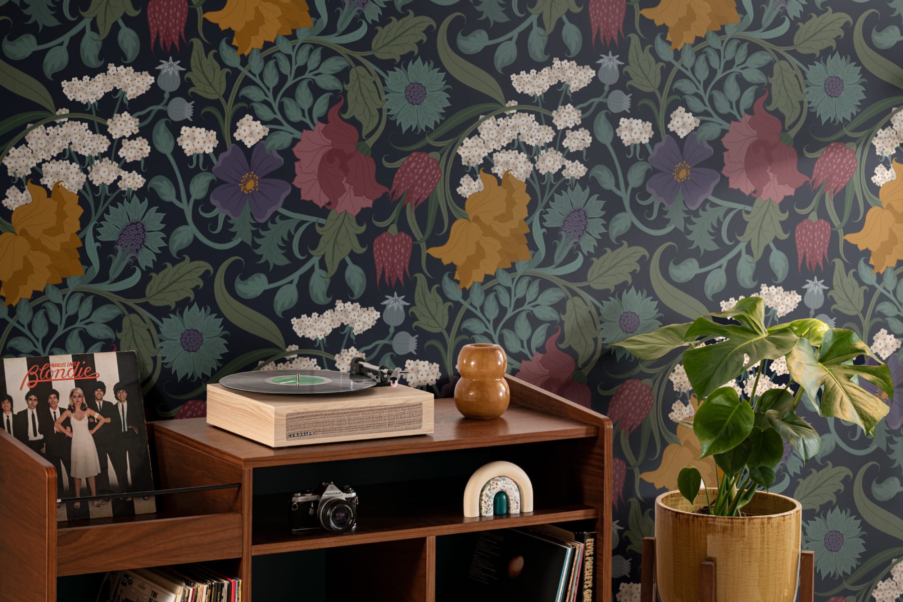 Vintage Colourful Dark Floral Pattern Wallpaper - Hovia - Hovia